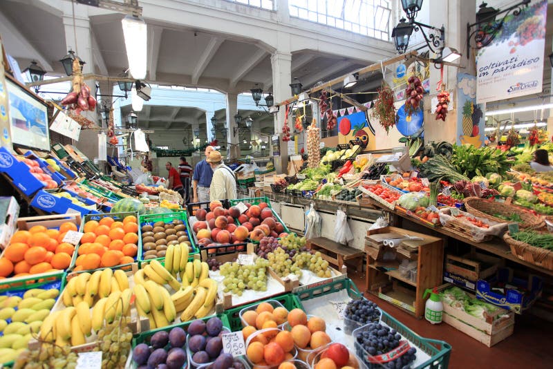 Mercado callejero en Roma fotografía editorial. Imagen de frutas - 34010007