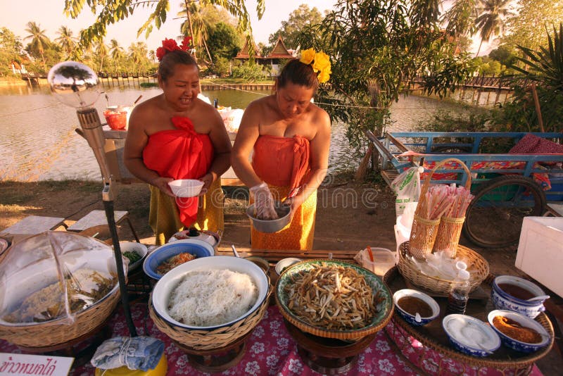 MERCADO DE LA GENTE DE ASIA TAILANDIA SUKHOTHAI Foto editorial - Imagen ...