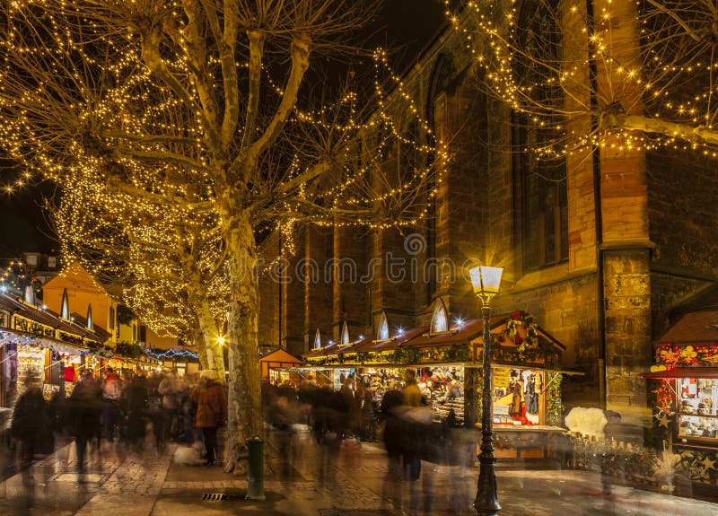 Mercado De La Navidad En Colmar Fotografía editorial - Imagen de ciudad ...
