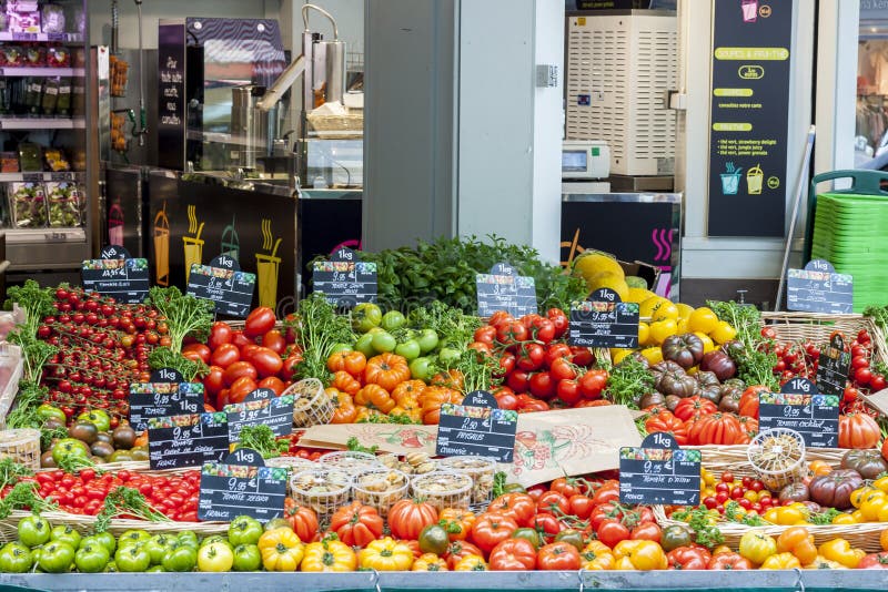 Mercado De Rua Com Vegetais - Paris Foto de Stock Editorial - Imagem de ...
