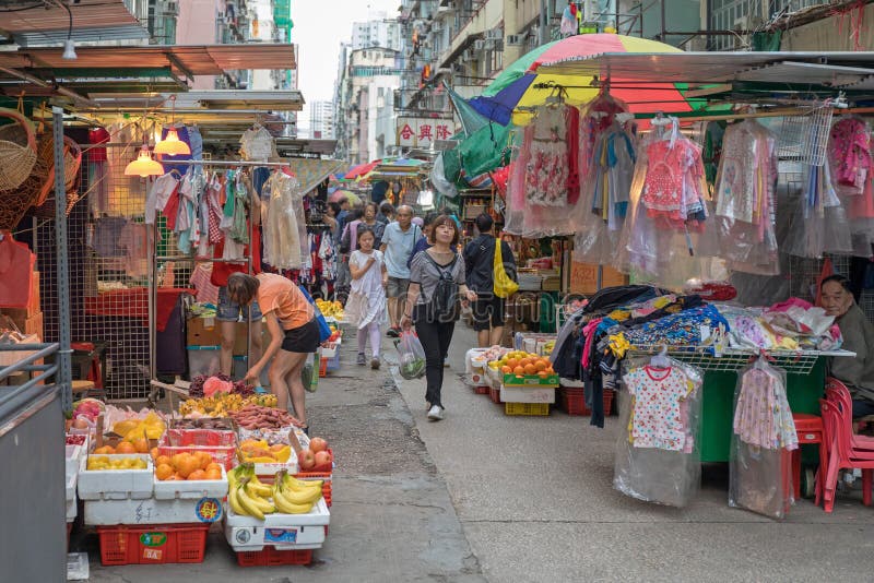 Mercado de rua local imagem de stock editorial. Imagem de alimento ...