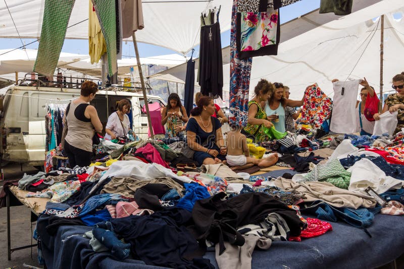 Mercado gitano imagen de archivo editorial. Imagen de cosas - 84136369