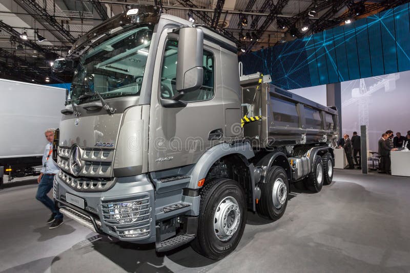 Mercedes Benz Arocs Dumper redactionele stock foto. Image of tribune ...