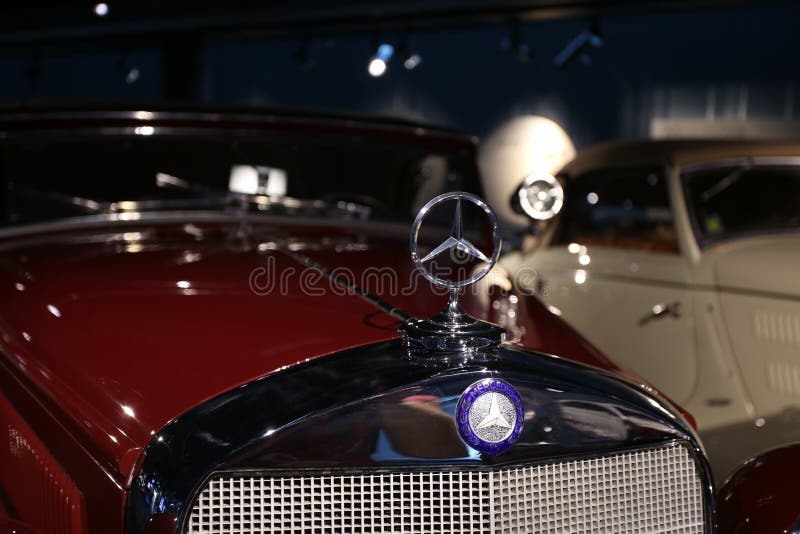 Mercedes-Benz Logo on Chrome Grille Editorial Image - Image of huge ...