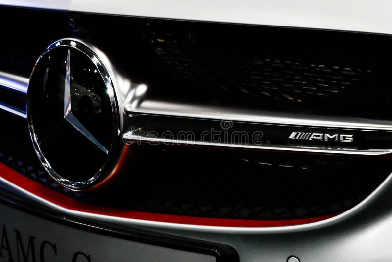 Mercedes Benz Sign Close-Up. Editorial Image - Image of yellow, sign ...