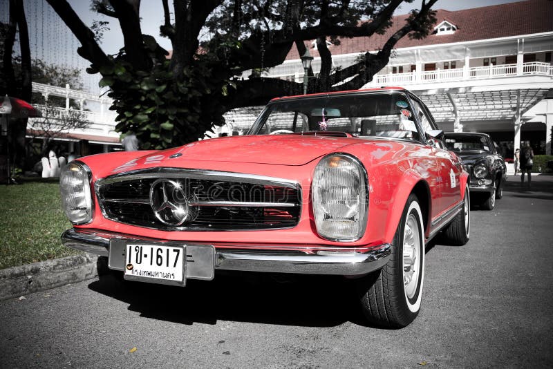 Mercedes Benz SL Pagode on Vintage Car Parade Editorial Stock Image ...