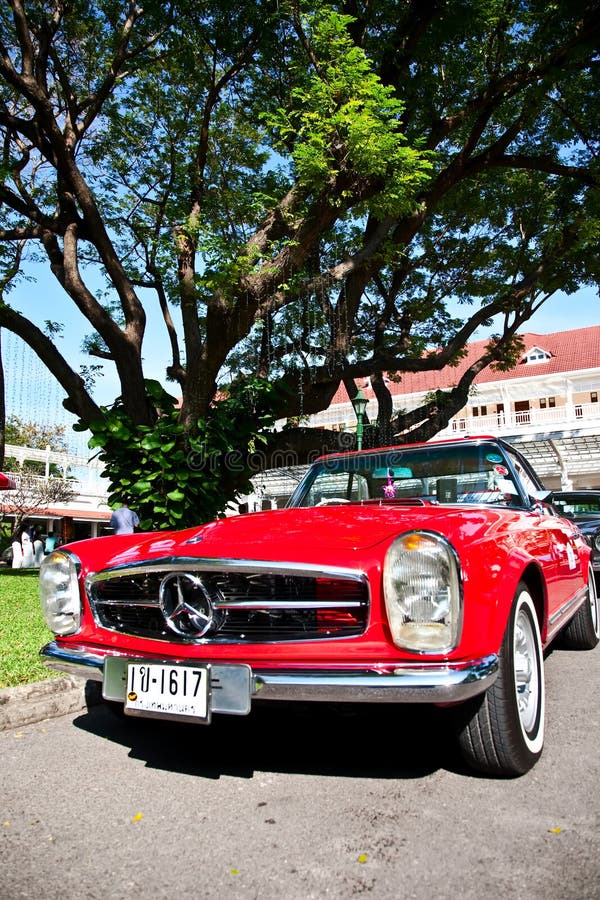 Mercedes Benz SL Pagode on Vintage Car Parade Editorial Photography ...