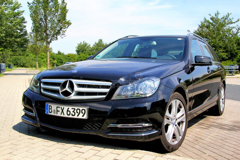 Mercedes-Benz W204 C180 redaktionelles bild. Bild von mercedes - 107456825