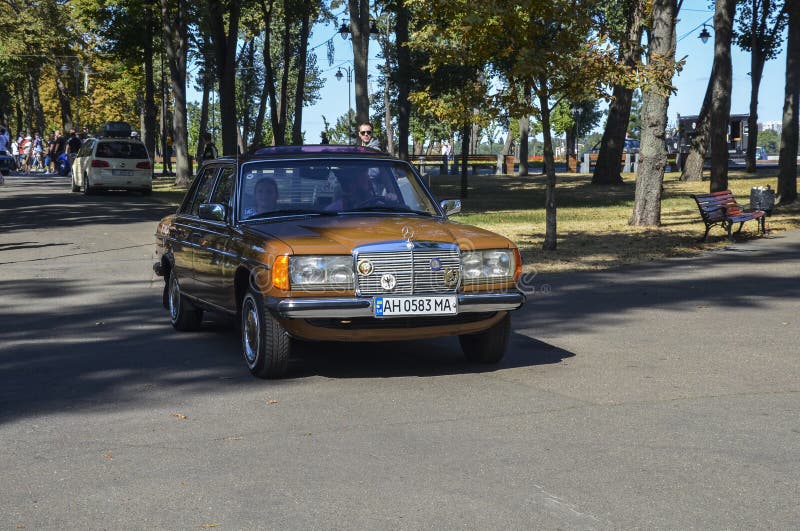 Mercedes Benz W123 240D Exemplifies Mercedes Commitment To Quality and ...