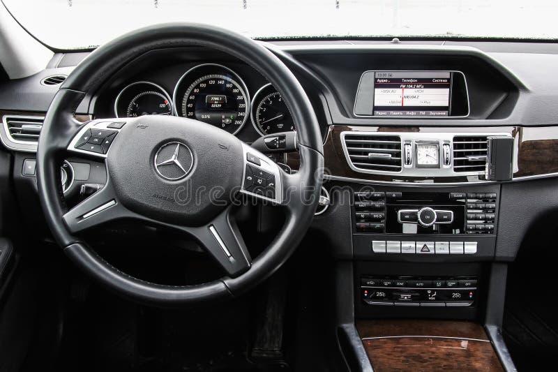 Mercedes-Benz W212 E200 immagine editoriale. Immagine di motore - 66765745