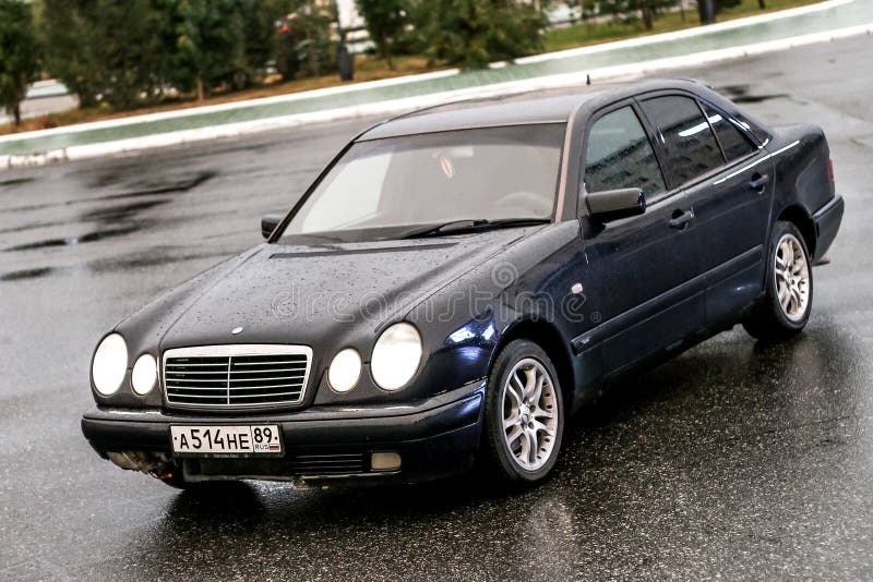Mercedes-Benz W210 E240 fotografia editorial. Obraz złożonej z ...