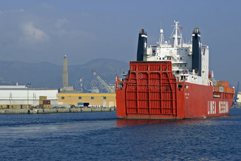 Merchant ship Messina editorial photography. Image of delivery - 11494737