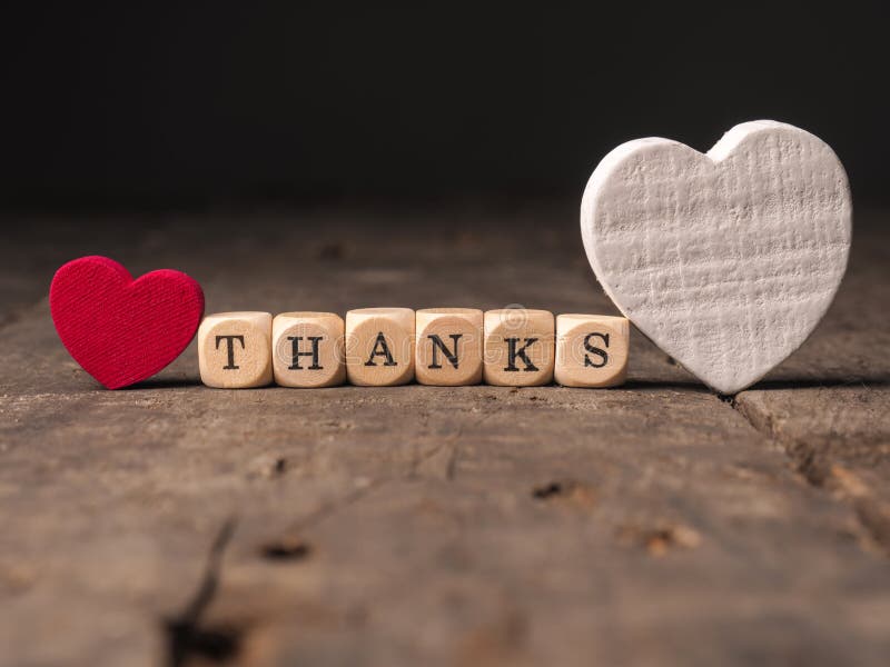 Merci Avec Deux Formes De Coeur Image stock - Image du écheveaux ...