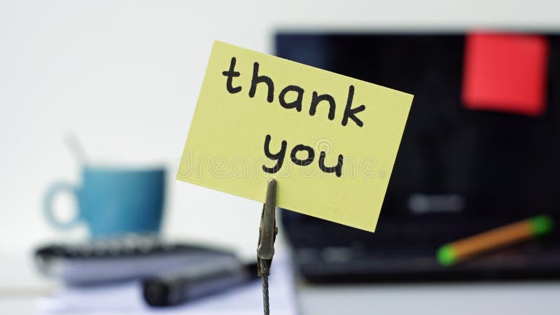 Merci Sur La Note De Post-it Photo stock - Image du papier ...