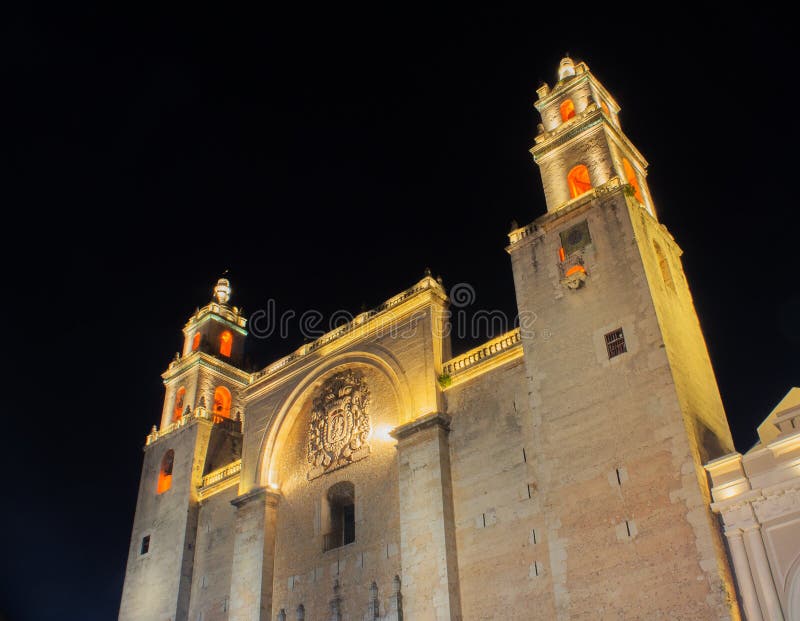 Merida Cathedral Illuminated La Nuit Photo stock - Image du colonial ...