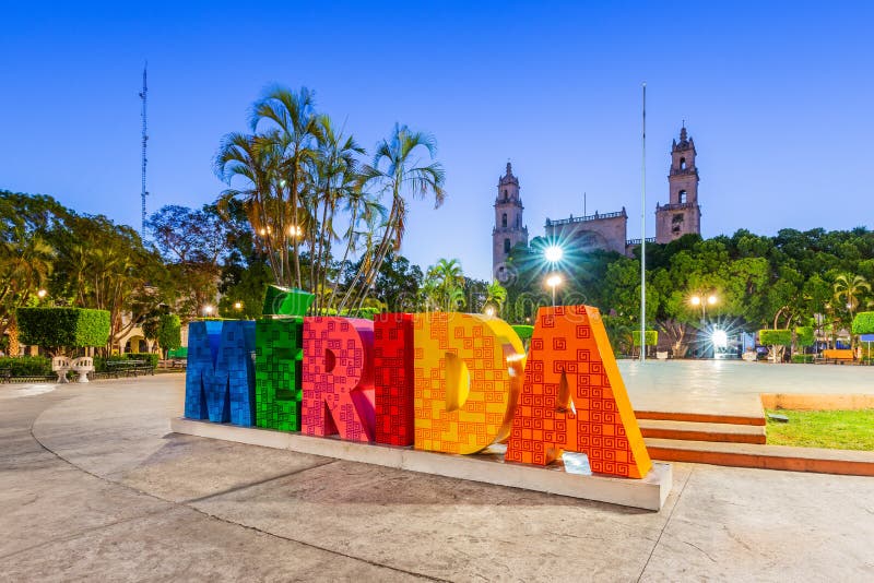 MERIDA, MESSICO - 19 FEBBRAIO: Monumento Storico Sulla Via Principale ...