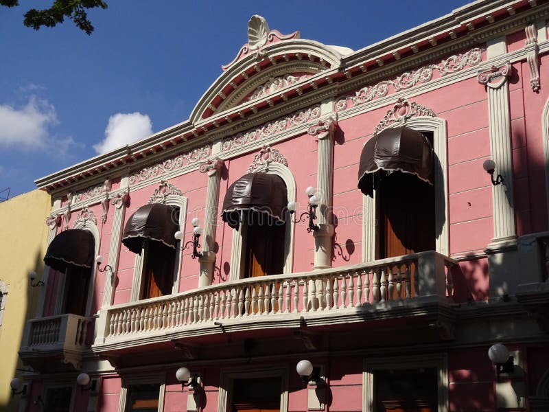 Merida Yucatan Colonial Architecture Foto de archivo - Imagen de azul ...