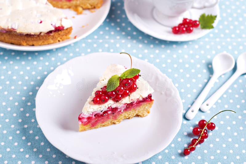 Meringue red currant cake stock image. Image of horizontal - 36901871