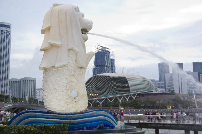 Merlion Monument in Singapore Editorial Photo - Image of reservoir ...