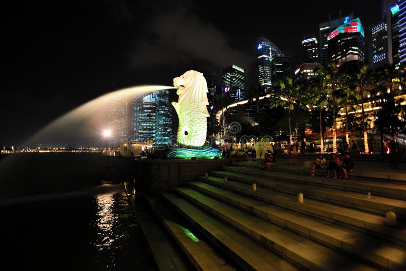 Merlion at night editorial image. Image of symbol, tower - 23148770