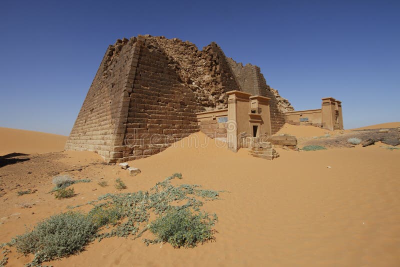 Meroe Pyramidal Tombs, Sudan Stock Photo - Image of unesco, pyremids ...