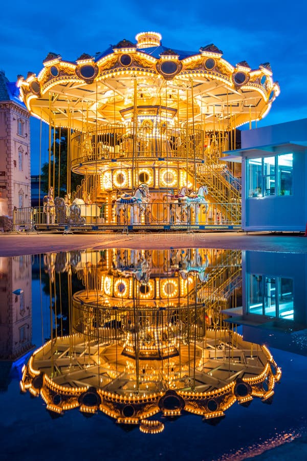 Merry go round at night editorial photo. Image of theme - 93258806