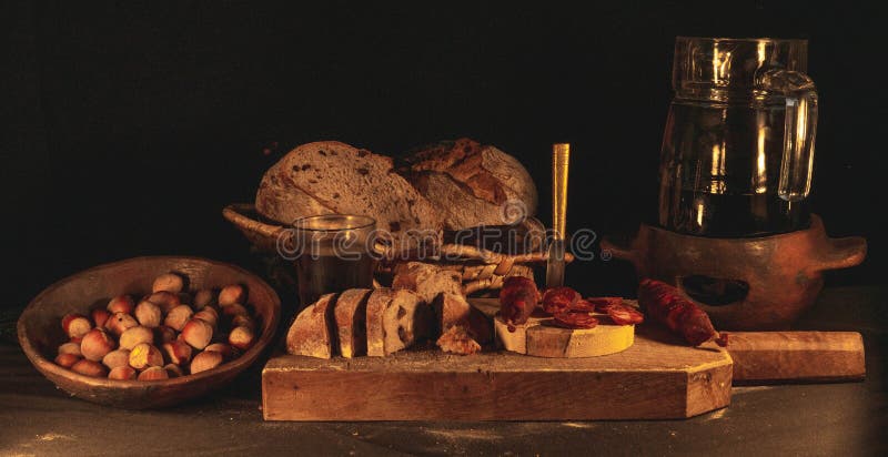 Mesa con comida y bebida stock photo. Image of table - 238402816