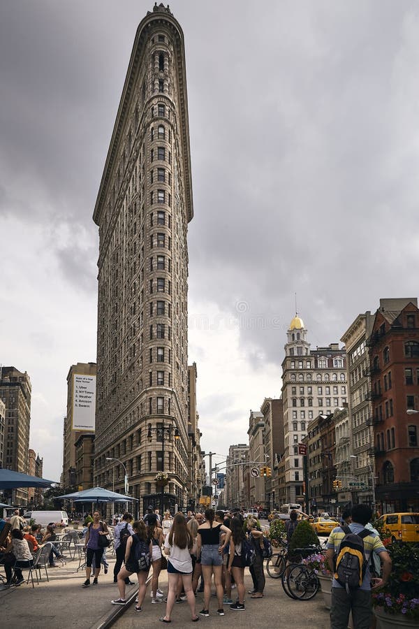 Mesmerizing Shot of the Flatiron Building in Madison Square Park, USA ...