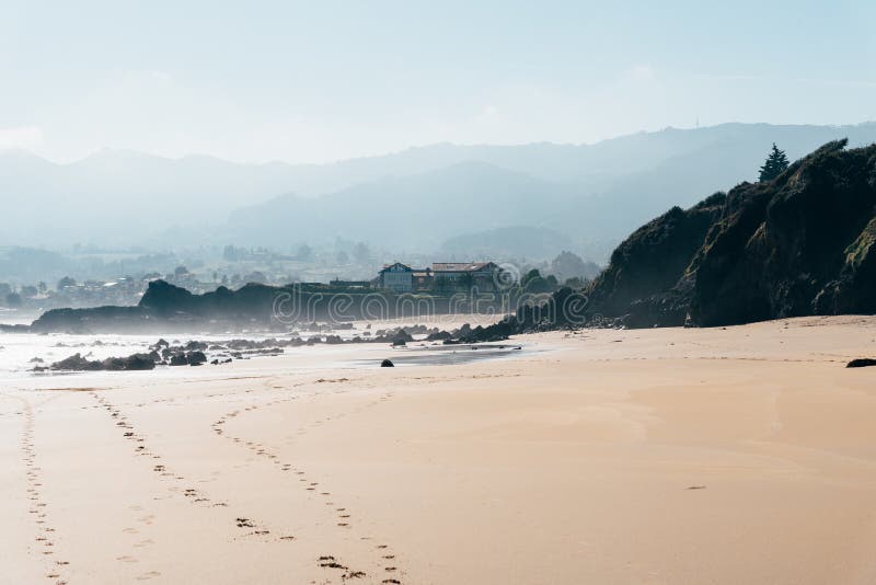 Mesmerizing View of a Beach Ridge with the Mountains in the Background ...