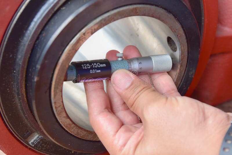 Messen Sie Einen Inneren Durchmesser Von PVC-Rohr Mit ...