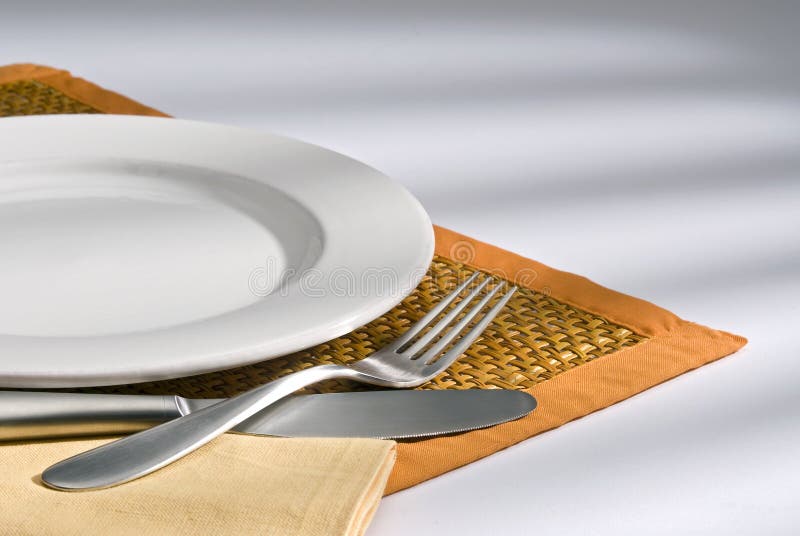 Messer, Gabel und Platte stockfoto. Bild von gabel, teller - 17251960