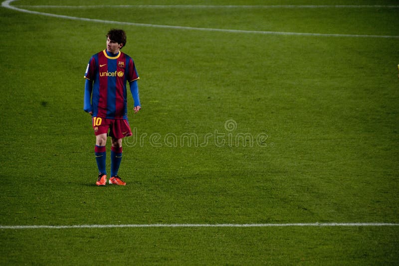 Messi editorial image. Image of court, alone, messi, watching - 20238350