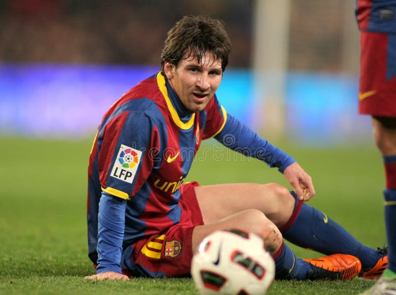 Messi van Barcelona redactionele stock afbeelding. Image of grond ...