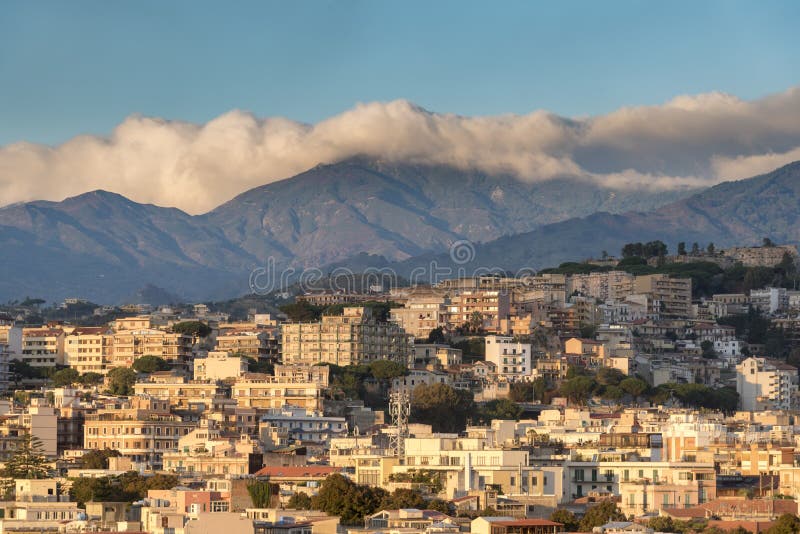 Messina Sizilien stockbild. Bild von für, brunnen, nordost - 104312137