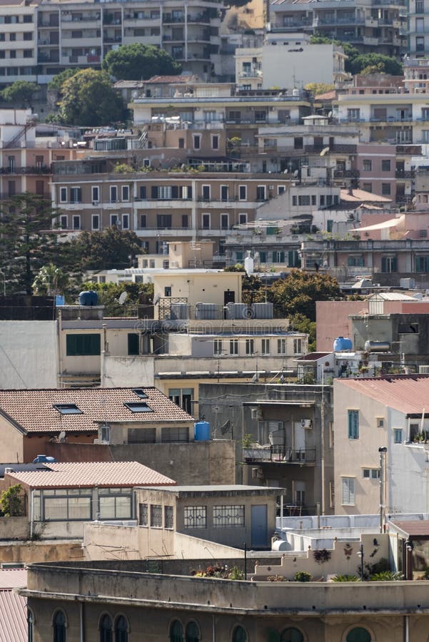 Messine Du Centre De La Reine Elizabeth Photo stock - Image du horloge ...