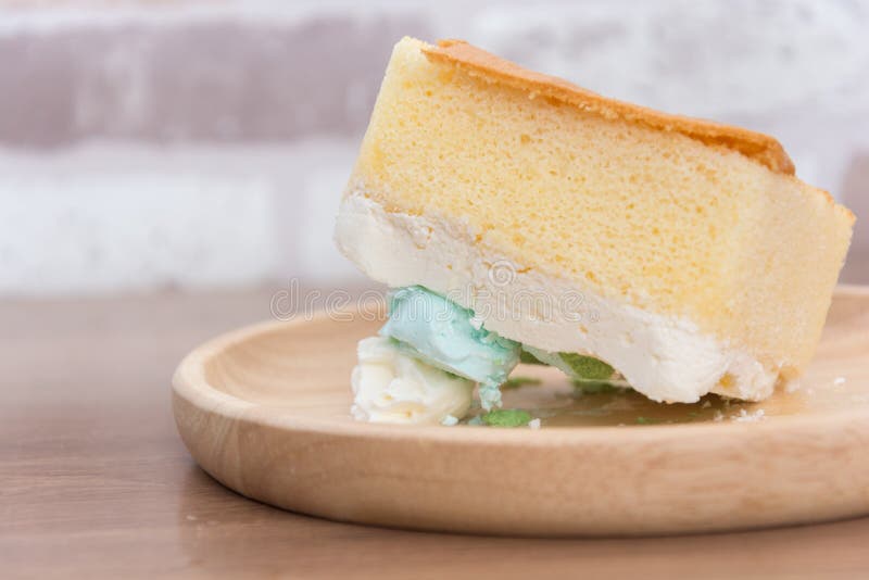 Messy cake after dropping stock image. Image of leftover - 106492755