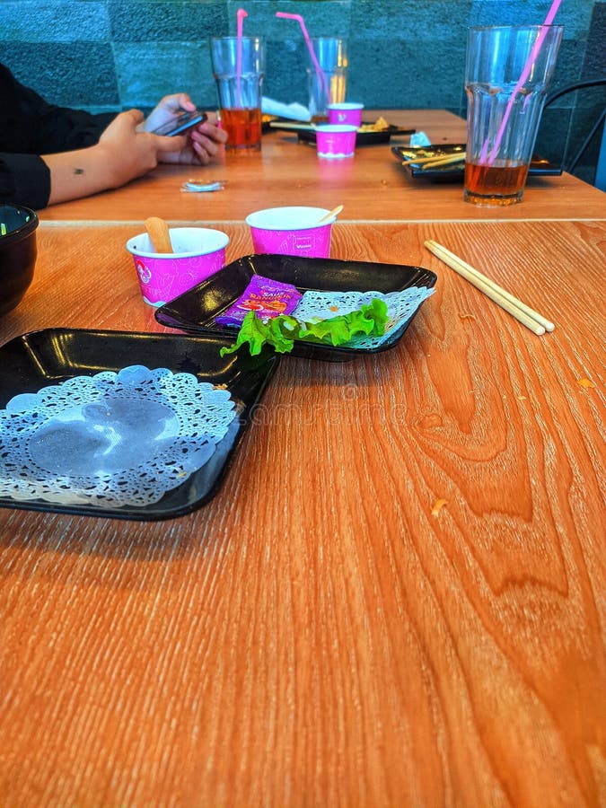 Messy table after dinner editorial image. Image of knife - 330370065