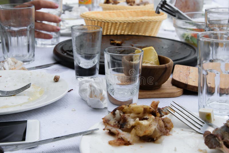Messy Restaurant Table Stock Photos - Download 1,481 Royalty Free Photos