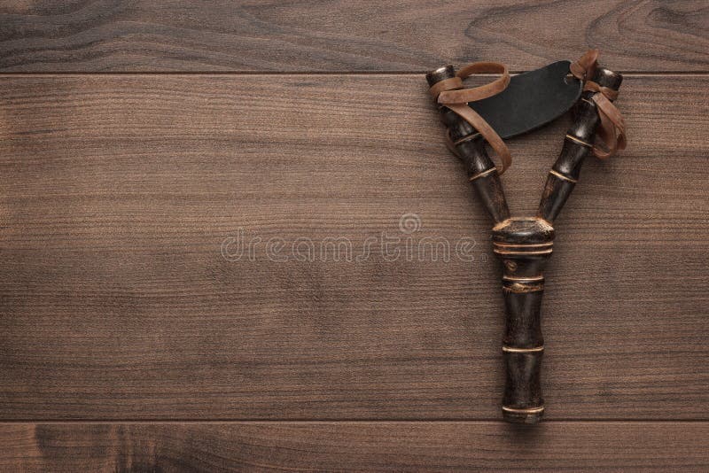 Met De Hand Gemaakte Houten Katapult Stock Afbeelding - Image of spel ...
