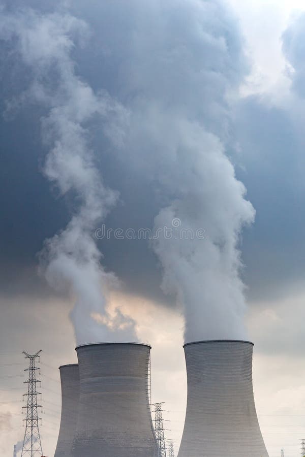 Met Kolen Gestookte Elektrische Centrale Koeltoren Stock Foto - Image ...