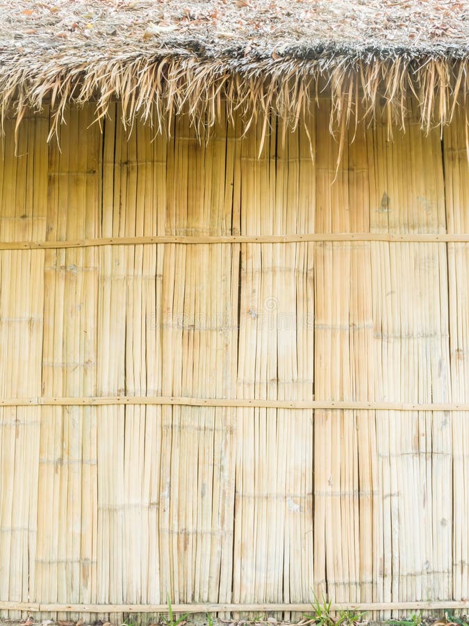 Met Stro Bedekte Dak En Bamboemuur Stock Afbeelding - Image of ...