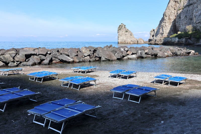 Meta Di Sorrento - Lettini Del Lido La Conca Editorial Image - Image of ...