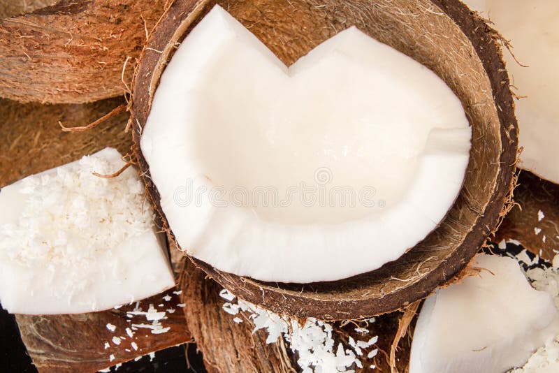 A Metade Do Coco, Partes De Coco, Coco Lasca-se Imagem de Stock ...