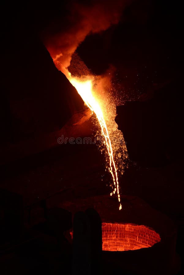 Metal casting process stock image. Image of fire, dark - 32959775