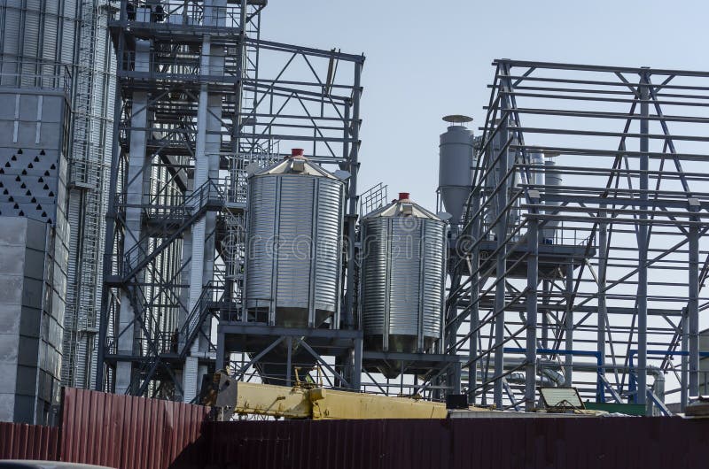 Metal Cylindrical Silo and Support Metal Structure for the Loading ...