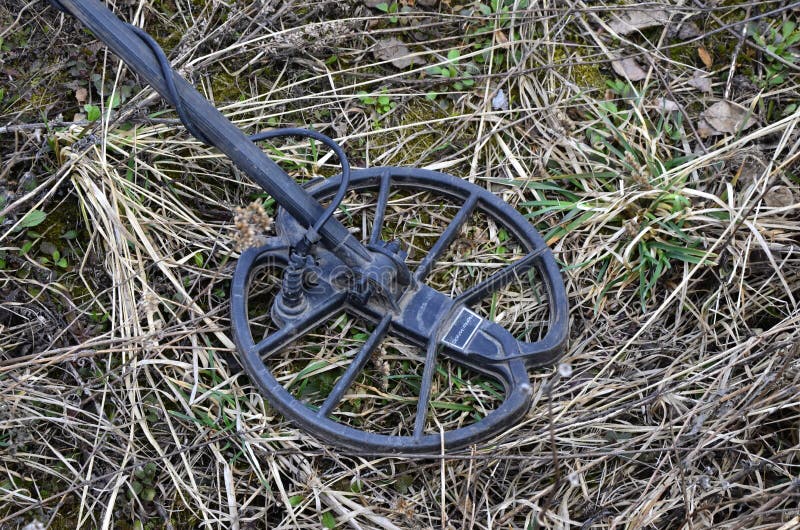 Metal Detector in the Field Ready To Work Editorial Photo - Image of ...