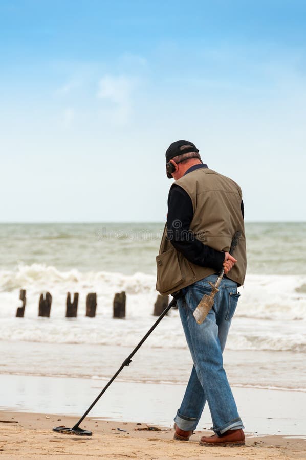 Metal detector editorial photo. Image of jewelry, bonding - 70435846