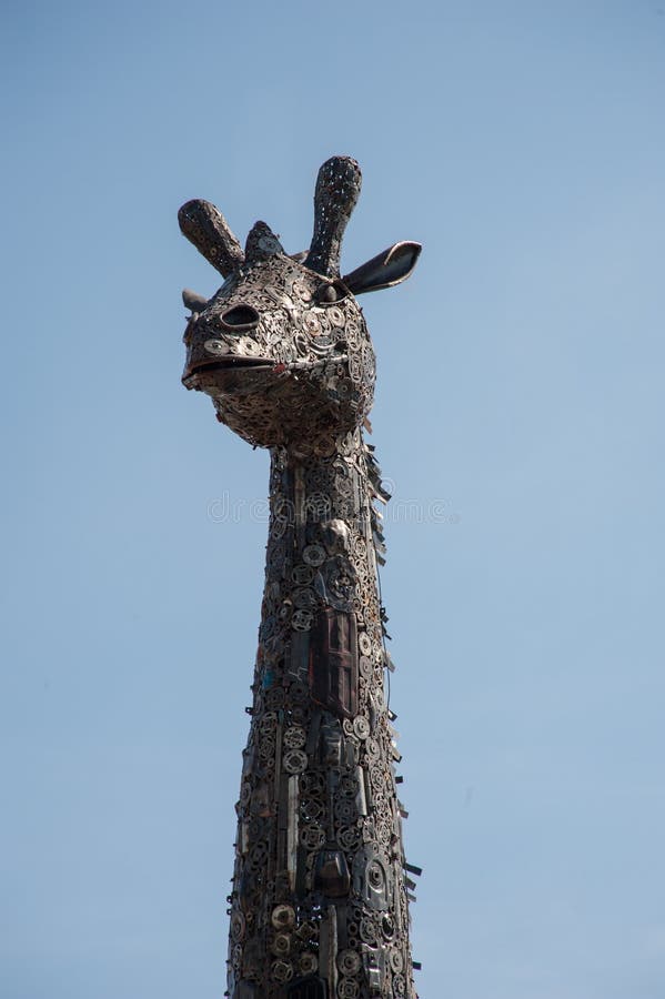 Metal Giraffe Sculpture Asia Editorial Image - Image of rainbow ...