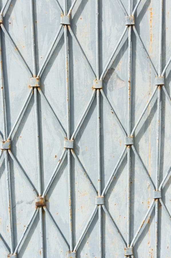 Metallgitterzaun stockbild. Bild von struktur, rasterfeld - 41309963