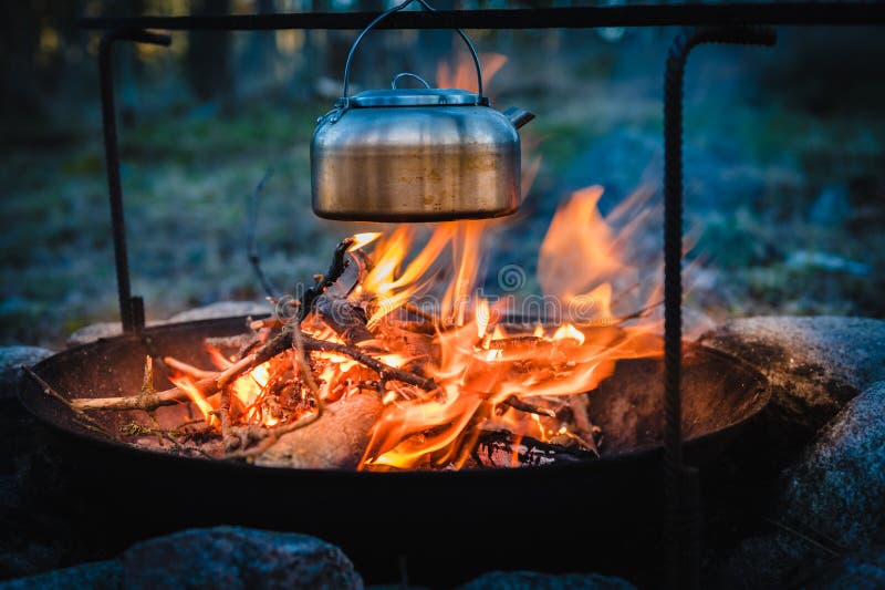 Kettle on campfire 3 stock image. Image of water, campfire - 34694317